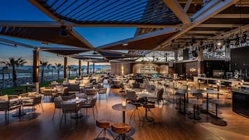 8 restaurantes, pequenos-almoços servidos, cozinha italiana