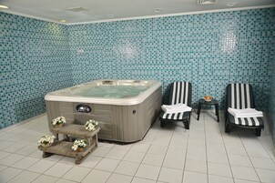 Banheira de hidromassagem interior