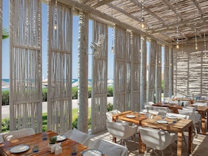 8 restaurantes: servem pequenos-almoços, almoços, jantares e brunches