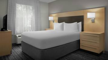 Suíte, 1 quarto | Roupas de cama premium, escrivaninha, espaço de trabalho para notebook