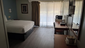 Quarto, 1 cama queen-size | Secretária, Wi-fi grátis, roupa de cama fornecida