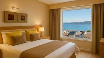 Quarto casal, vista para o canal | 2 quartos, roupas de cama premium, frigobar, cofres nos quartos