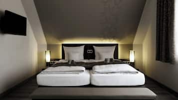 Quarto Quádruplo Clássico | 1 quarto, roupa de alta qualidade, edredões de penas, cofre no quarto