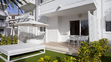 Apartamento Premium, 1 quarto, banheira de hidromassagem grande | Minibar, secretária, berços/camas para crianças, Wi-fi grátis