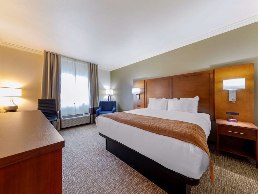 Escrivaninha, ferros/tábuas de passar roupa, Wi-Fi de cortesia