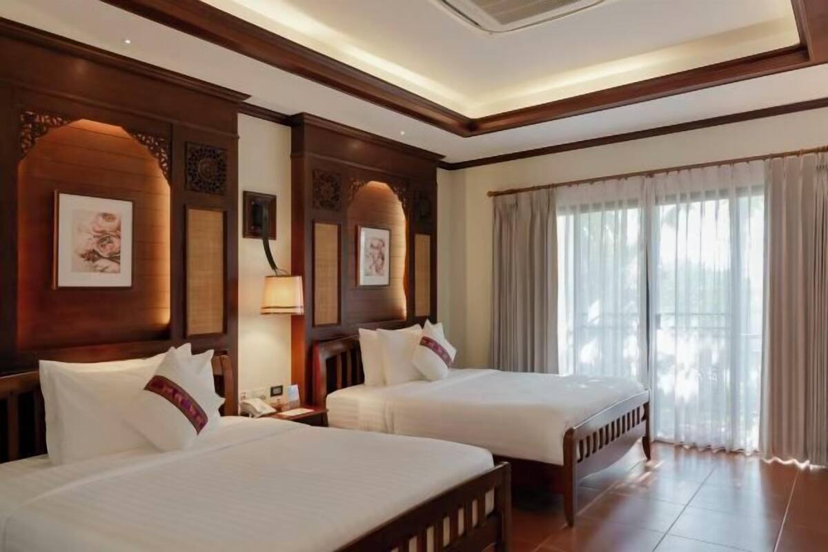1 quarto, cofre no quarto, secretária, quartos insonorizados 