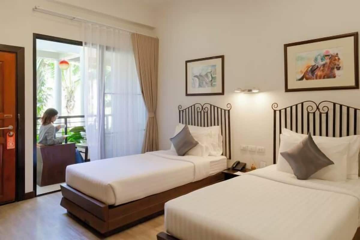 1 quarto, cofre no quarto, secretária, quartos insonorizados 
