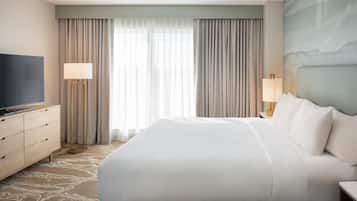 Suite, acessível, não fumadores | 1 quarto, roupa hipoalergénica, camas de colchão pillowtop