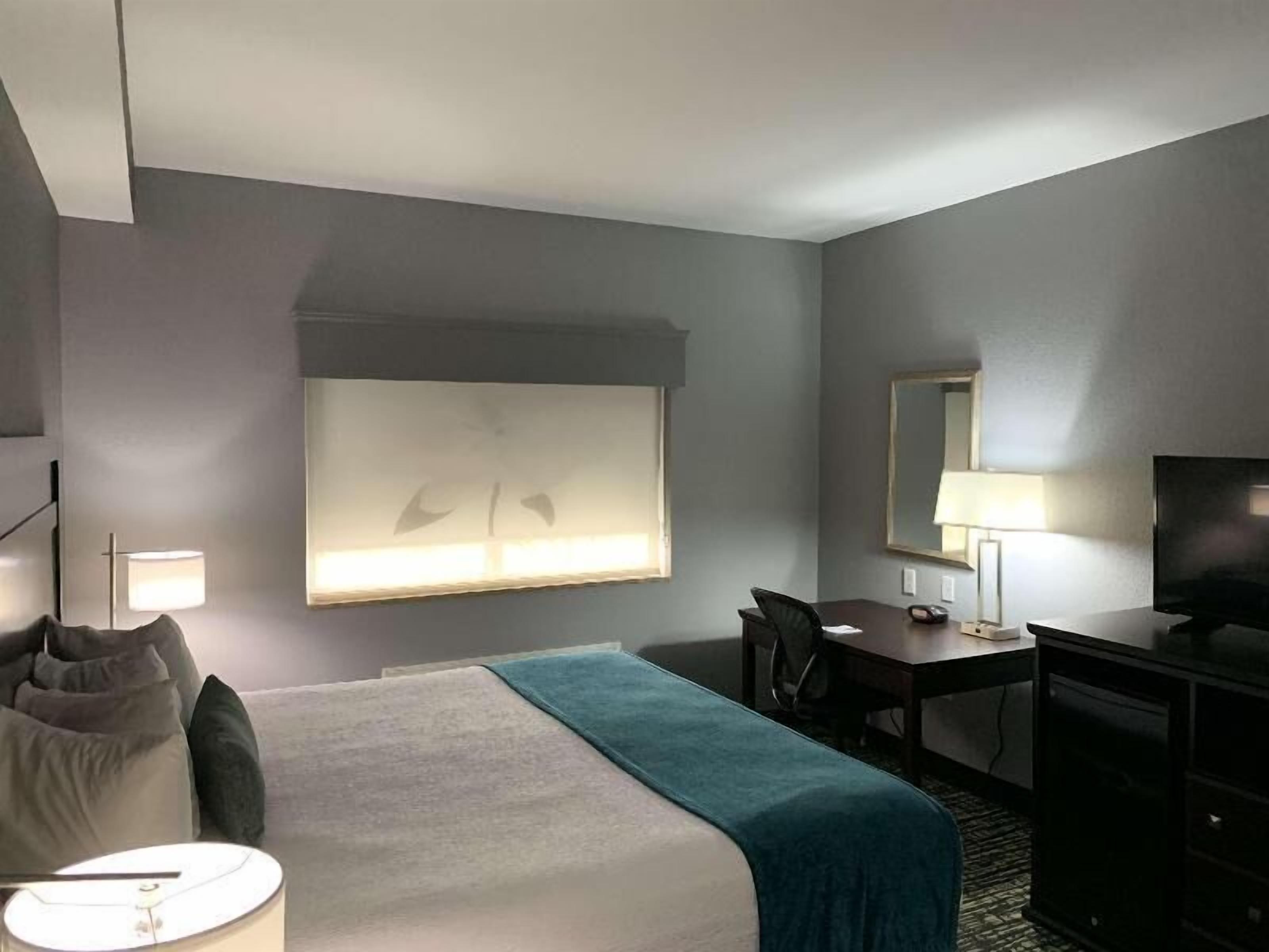 1 quarto, roupas de cama premium, escrivaninha