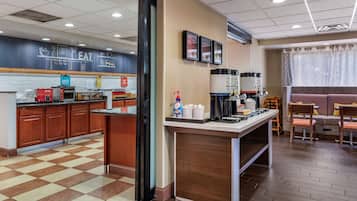 Café da manhã com buffet grátis todos os dias