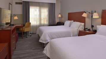 Camas com colchões pillow-top, cofres nos quartos, escrivaninha