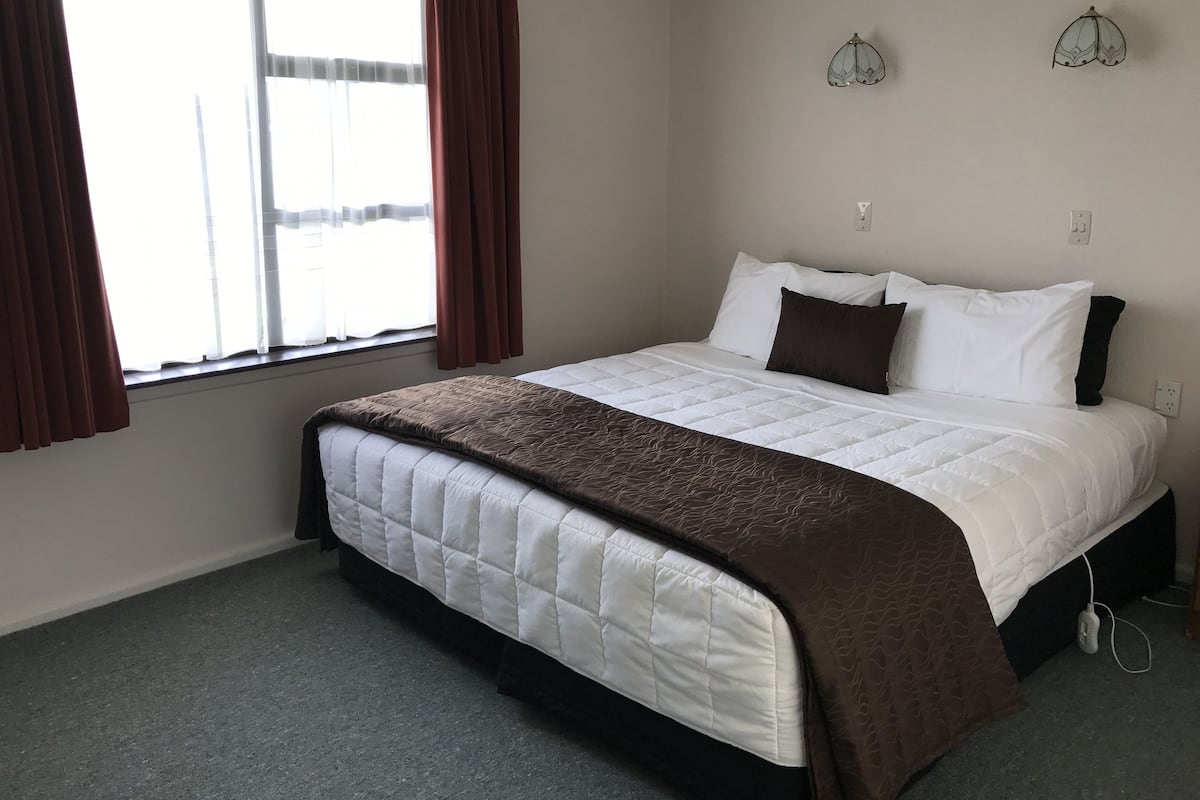Apartamento Deluxe, 1 quarto, acessível, casa de banho privativa | 1 quarto, roupa de alta qualidade, cofre no quarto