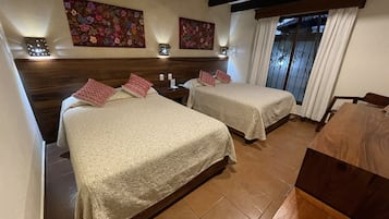 Quarto Standard, 2 camas de casal | 1 quarto, roupa de alta qualidade, cofre no quarto, Wi-fi grátis