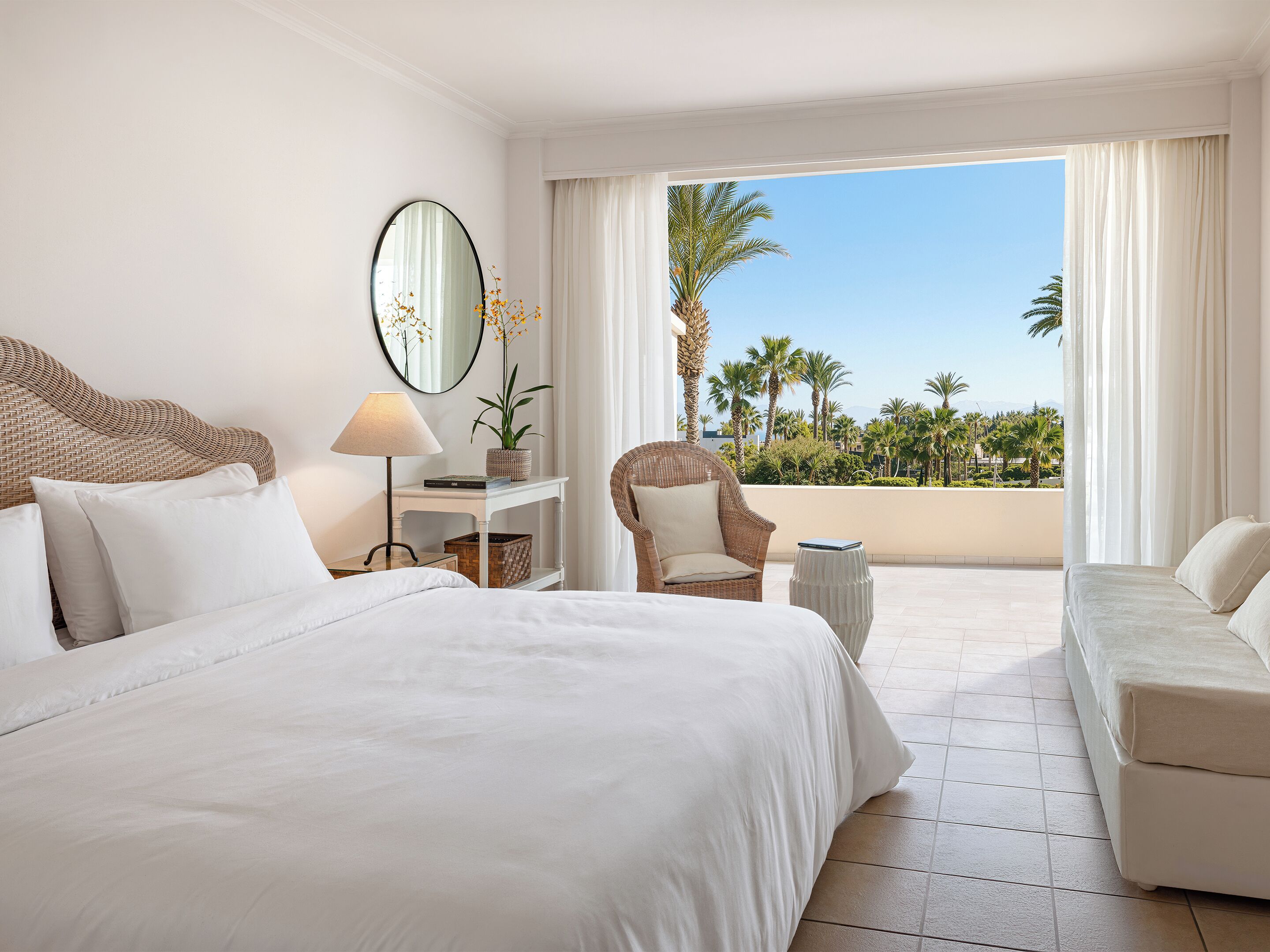 Bangalô, vista para a piscina | Roupas de cama premium, frigobar, cofres nos quartos, escrivaninha