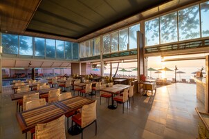 2 restaurantes, jantares servidos, cozinha internacional 