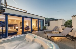 Suíte estúdio superluxo, 1 quarto, banheira de hidromassagem, ao lado da montanha | Roupas de cama premium, frigobar, cofres nos quartos, cortinas blackout