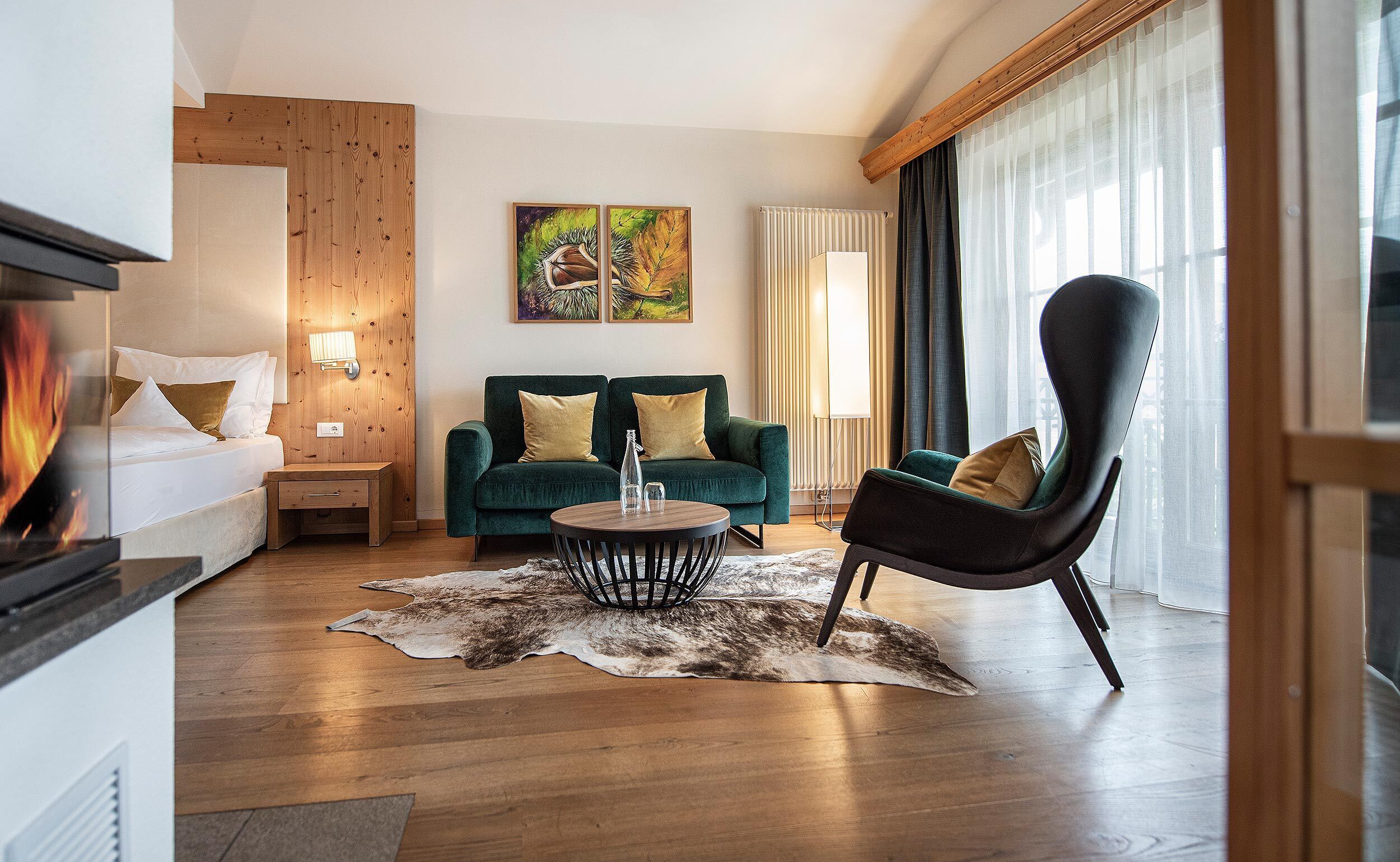 Suite Panorâmica, várias camas, não fumadores, junto à montanha | Sala de estar | Televisor 