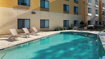 Piscina exterior sazonal