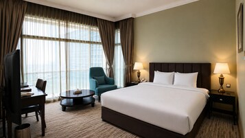 Suite Deluxe, 1 cama king-size | Lençóis de algodão egípcio, roupa de alta qualidade, edredões de penas 