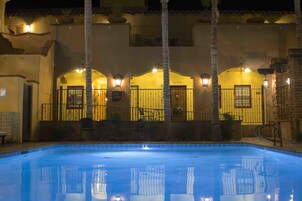 Piscina exterior, espreguiçadeiras
