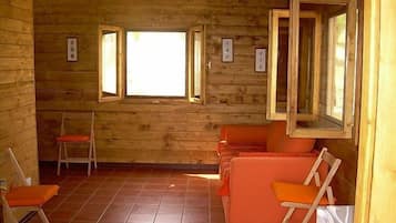 Apartamento, 1 quarto, em edifício anexo (70 mt. from main building) | Sala de estar | TV LCD