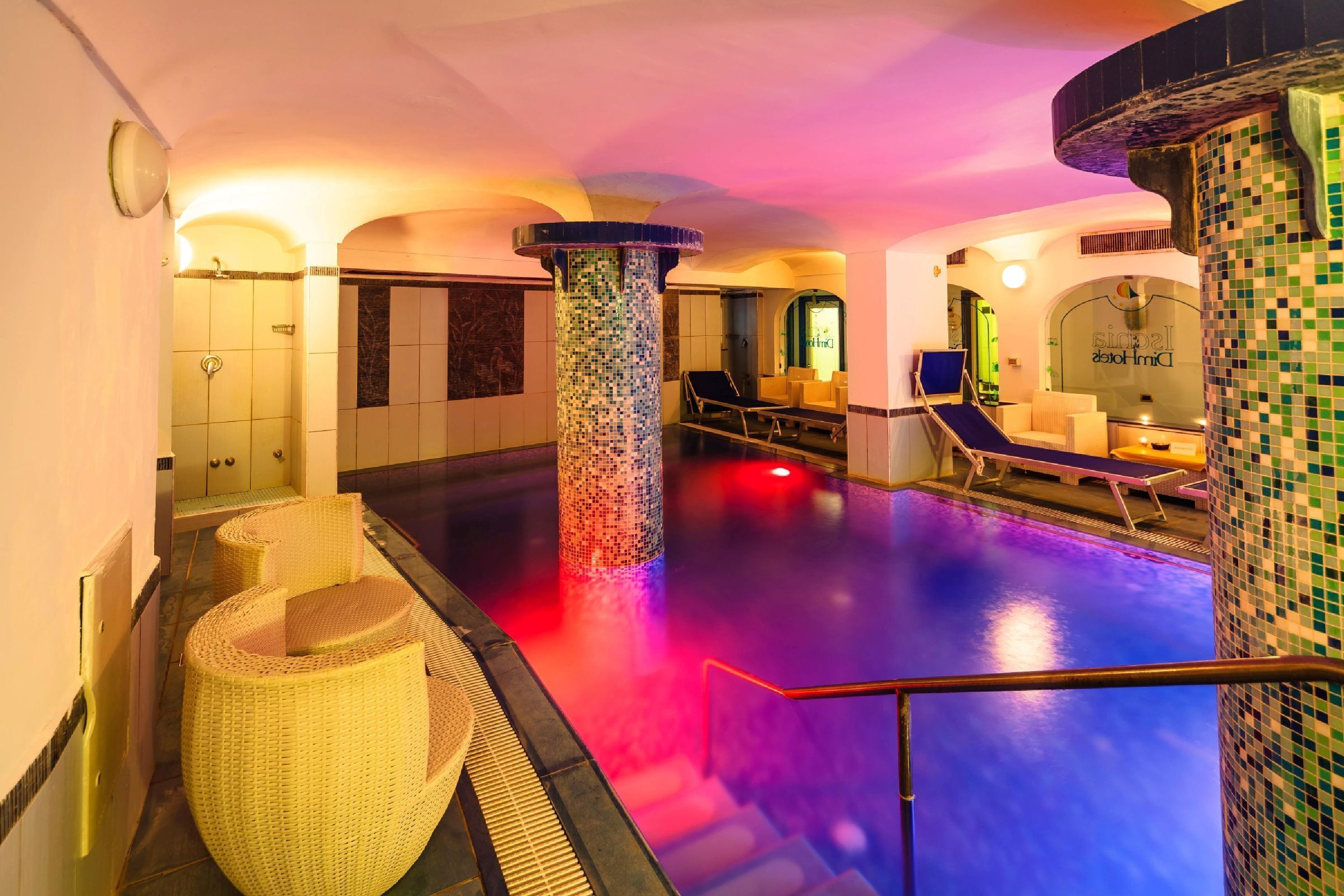 Sauna, banheira de hidromassagem, hammam, tratamentos corporais 