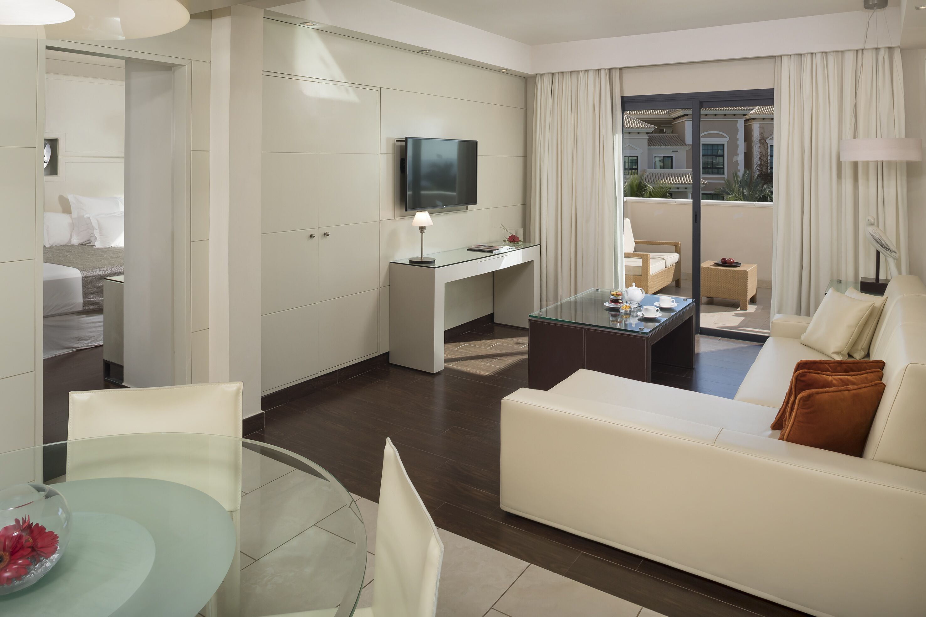 Roupa de alta qualidade, edredões de penas, minibar 