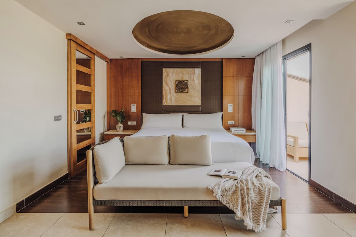 Roupa de alta qualidade, edredões de penas, minibar