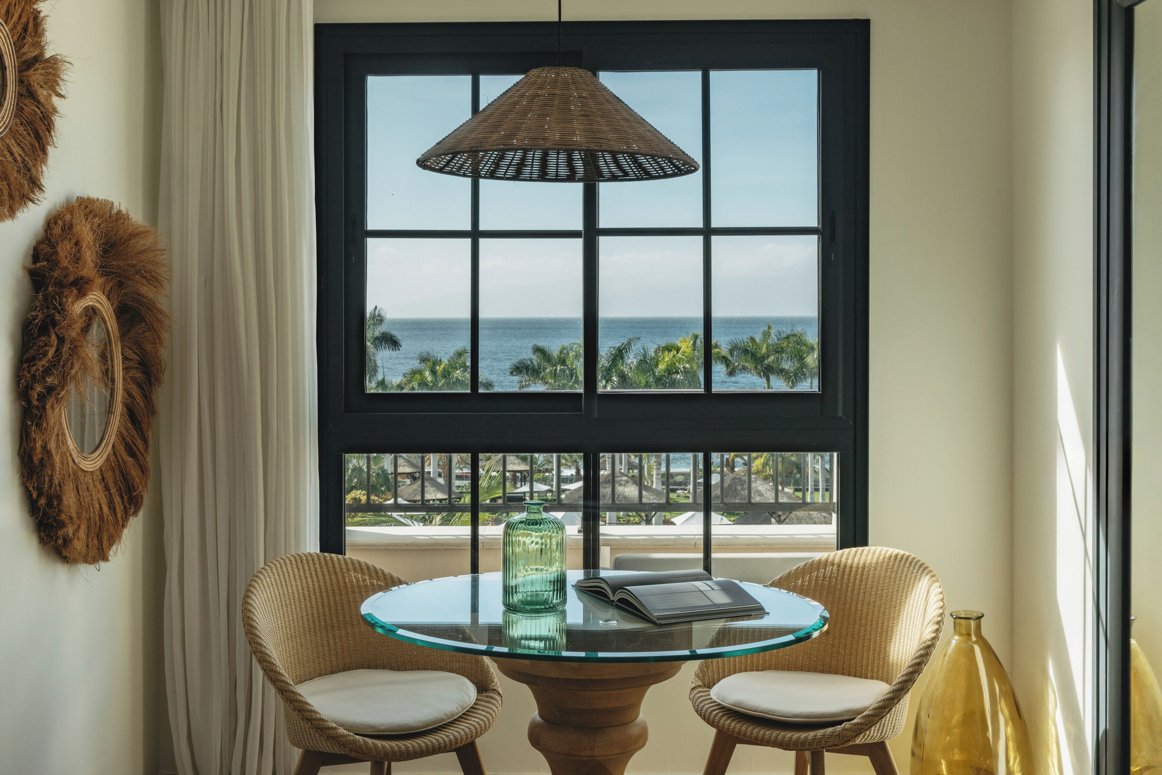 Roupa de alta qualidade, edredões de penas, minibar 