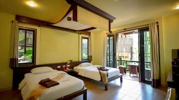 Hill cottage Twin Room | Cofre no quarto, secretária