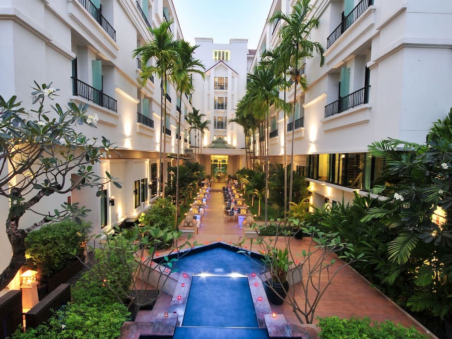 Piscina exterior, da(s) 9:00 à(s) 21:00, guarda-sóis, espreguiçadeiras