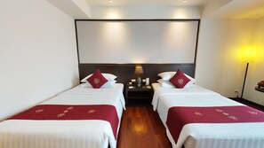 Roupa de alta qualidade, camas de colchão pillowtop, minibar 