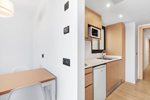 Suite Júnior, varanda, vista para o mar | Cozinha privada | Uma chaleira elétrica