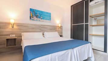 Apartamento Standard, 1 quarto | Cofre com capacidade para portátil, com decoração personalizada