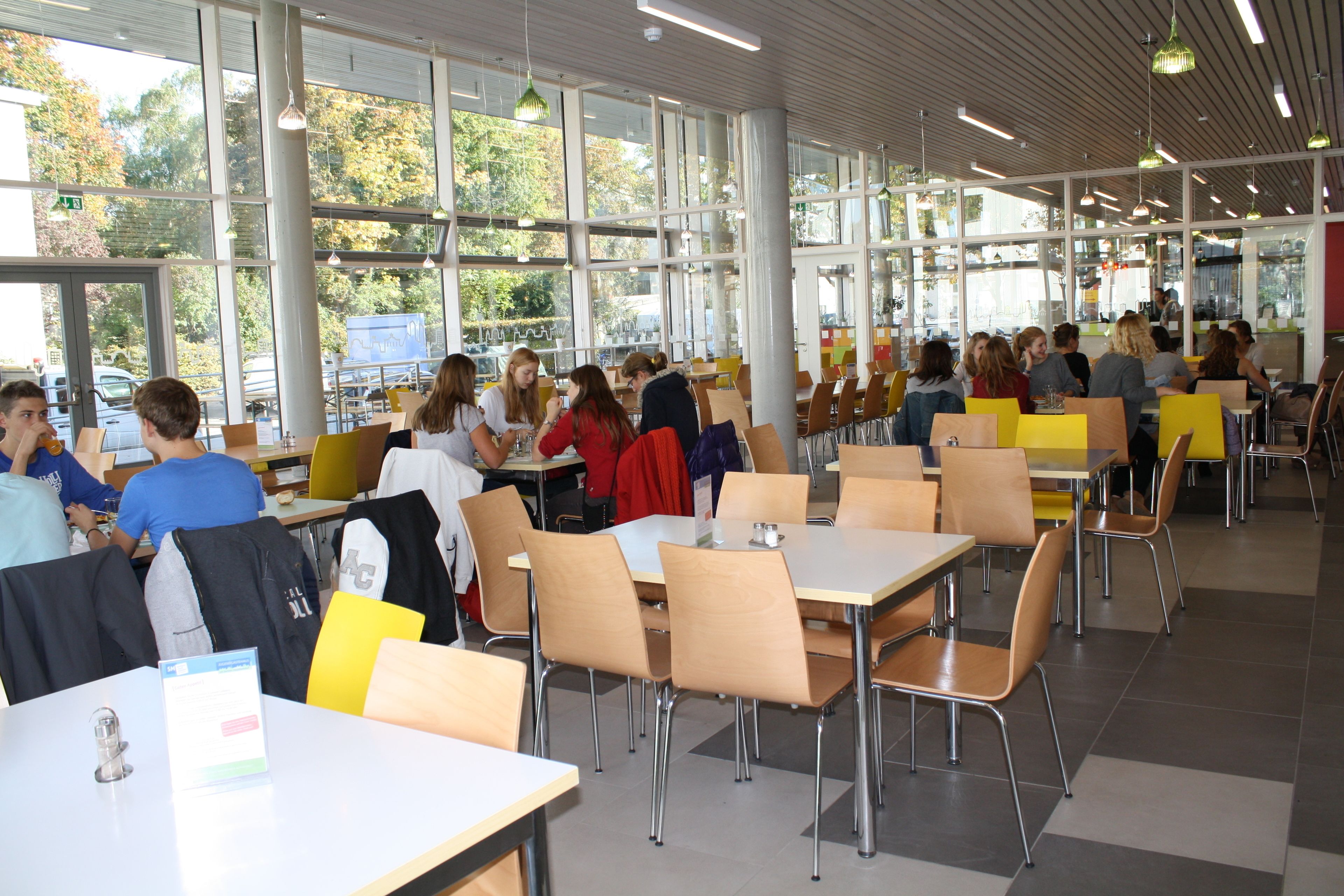 Café da manhã com buffet diário (EUR 11 por pessoa) 