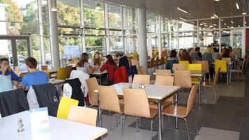 Café da manhã com buffet diário (EUR 11 por pessoa)