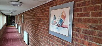 Escrivaninha, ferros/tábuas de passar roupa, Wi-Fi de cortesia