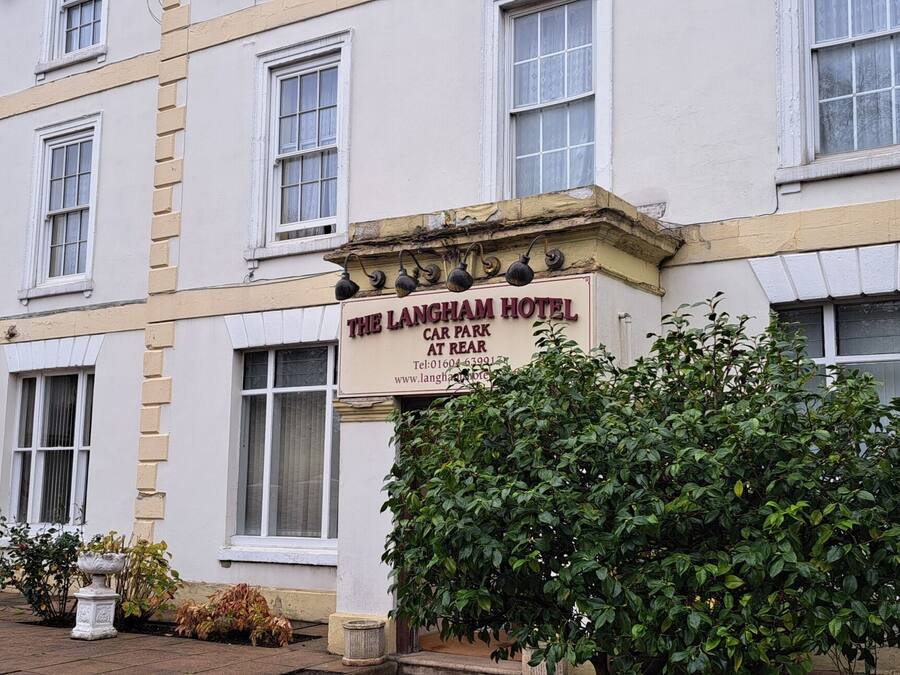 Escrivaninha, ferros/tábuas de passar roupa, Wi-Fi de cortesia