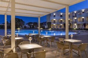Bar junto à piscina