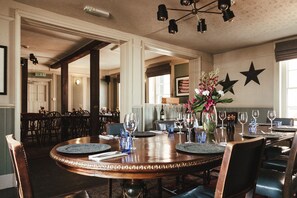 Pequenos-almoços, almoços e jantares servidos 