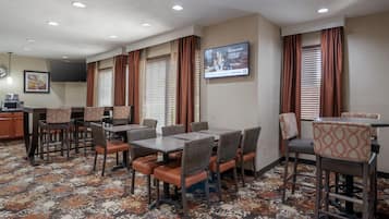 Pequeno-almoço self-service diário incluído