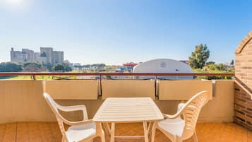 Cofre no quarto, secretária