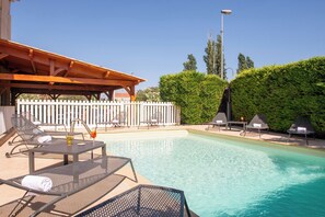 Piscina exterior sazonal 