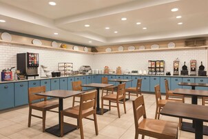 Café da manhã completo grátis