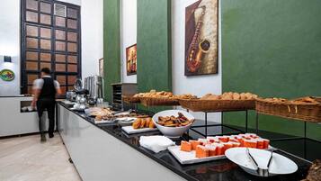 Pequeno-almoço continental diário mediante uma taxa