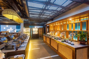 Café da manhã com buffet todos os dias mediante uma taxa