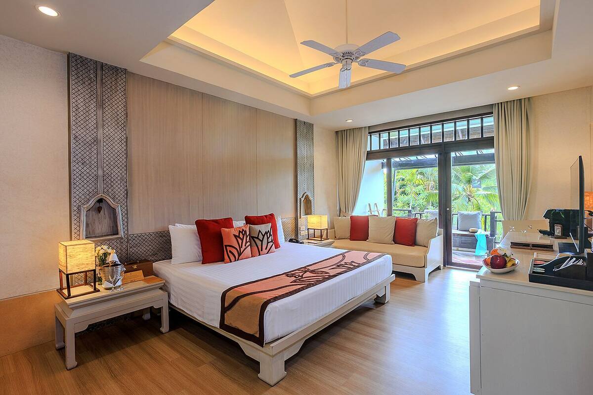 Roupa de alta qualidade, minibar, cofre no quarto 