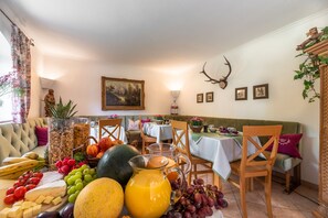 Pequeno-almoço tipo buffet diário incluído 