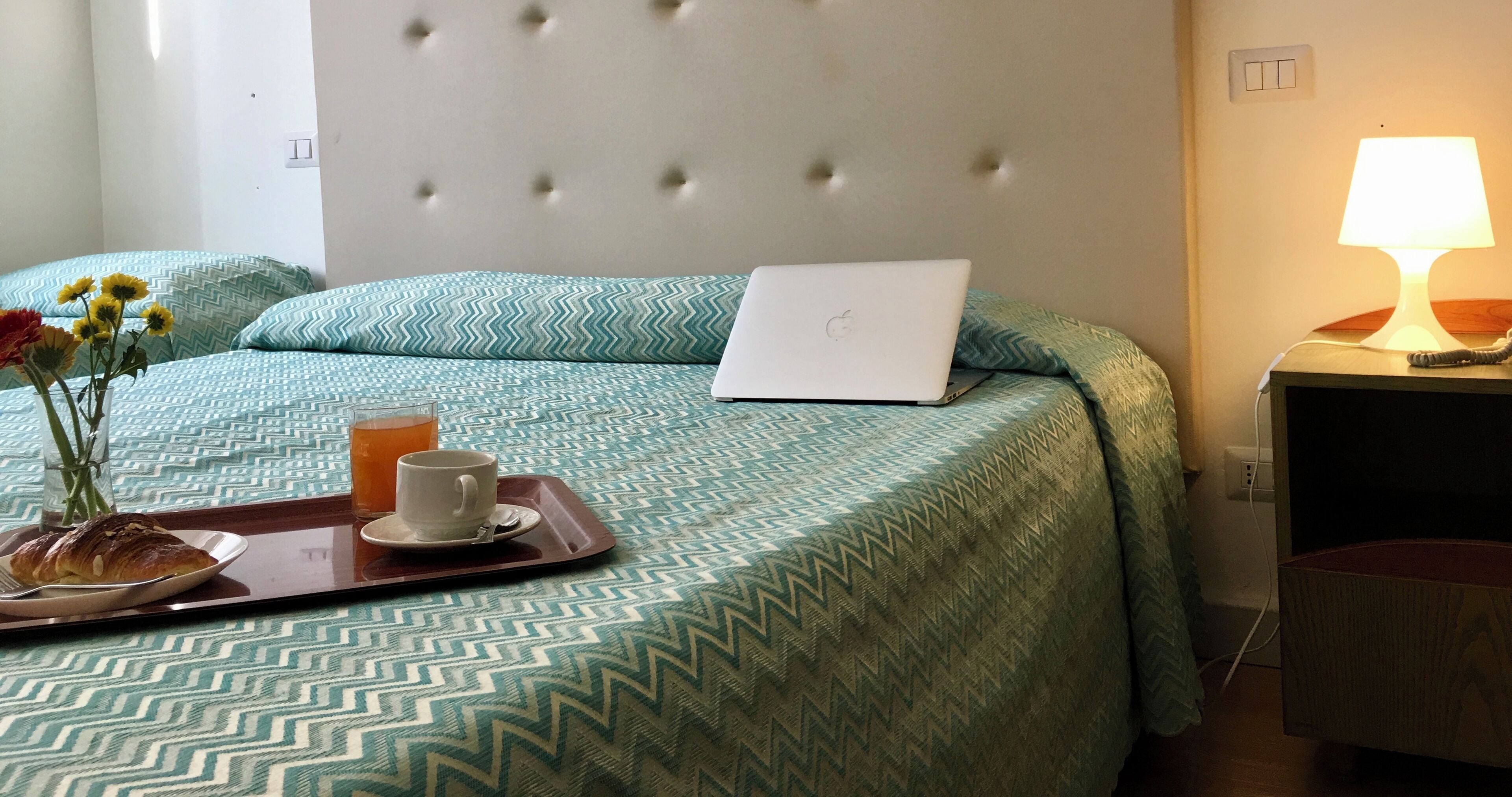 Cofres nos quartos, escrivaninha, Wi-Fi de cortesia, roupa de cama