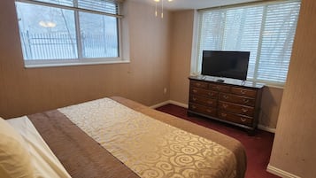 2 Bedroom Condominium | Cortinas/cortinados opacos, ferro/tábua de engomar, Wi-fi grátis